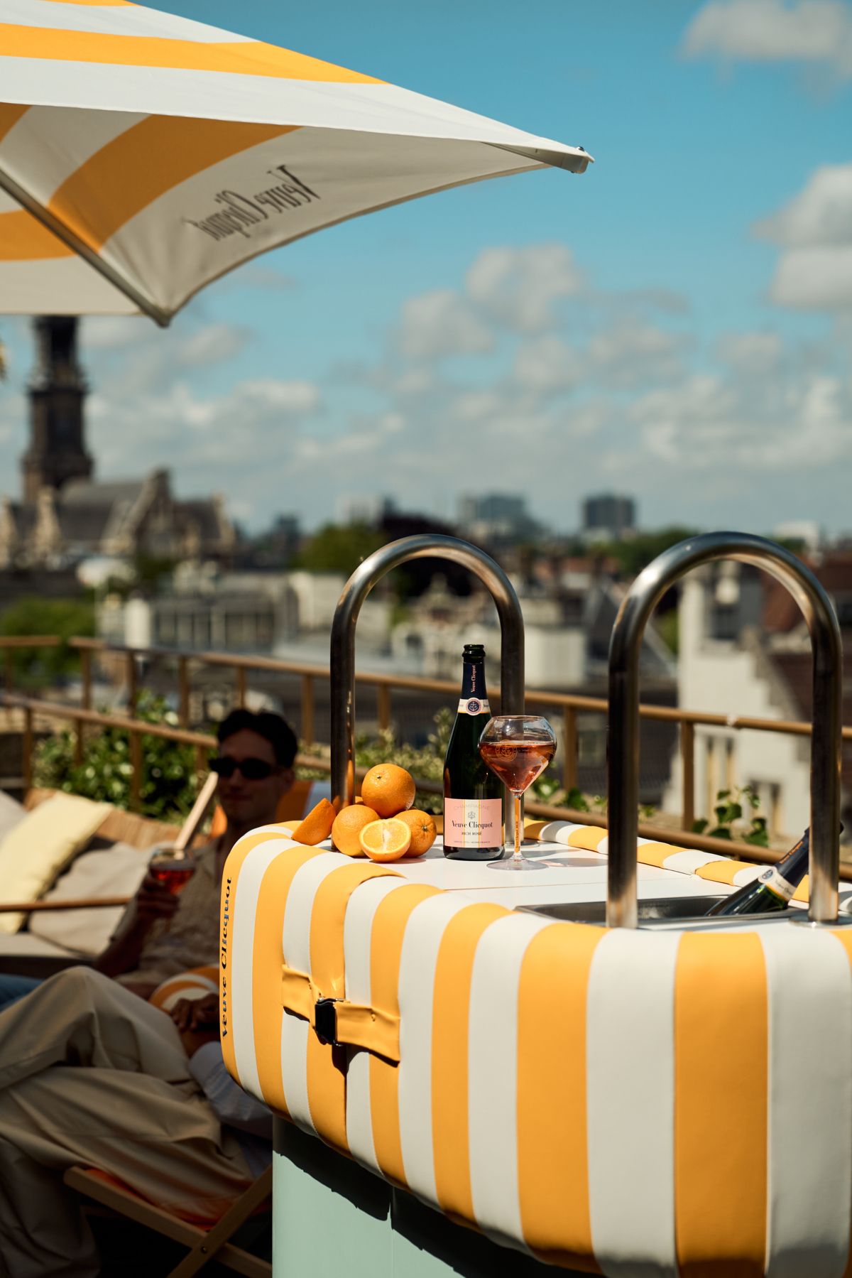 Veuve Clicquot Sun Club bij W Lounge Amsterdam – sipping champagne with ...